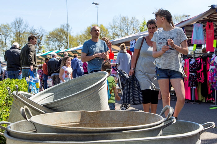 Grootste vlooienmarkt van de Veluwe op Hemelvaartsdag - Ermelosezaken.nl