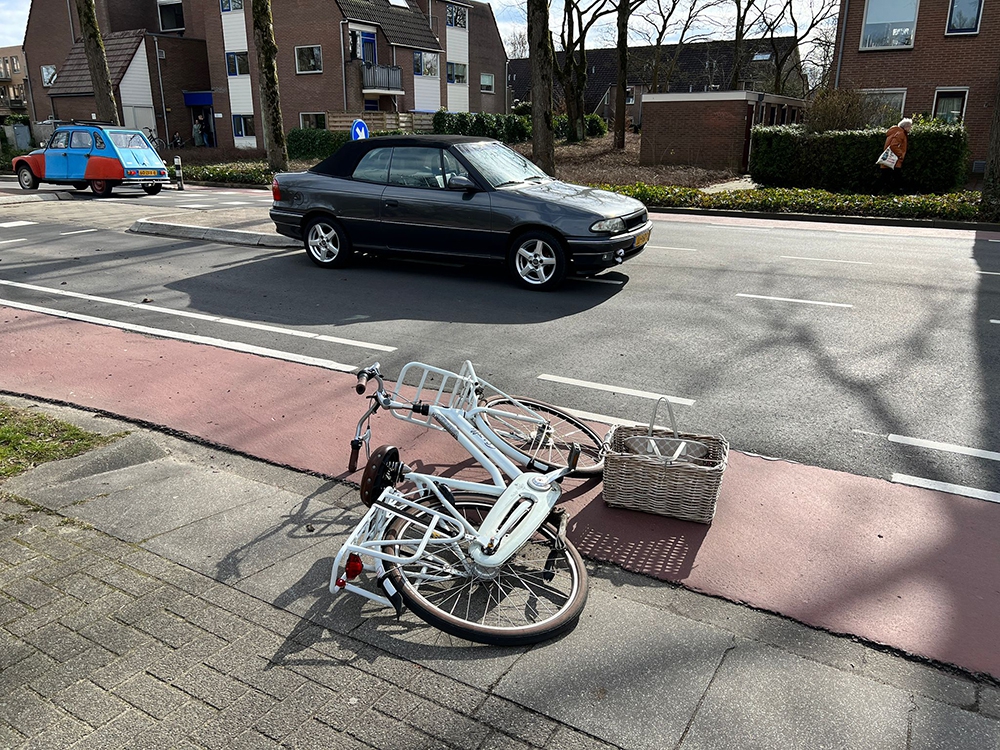 Aanrijding tussen een fietser en auto op de Telgterweg in Ermelo - Ermelosezaken.nl