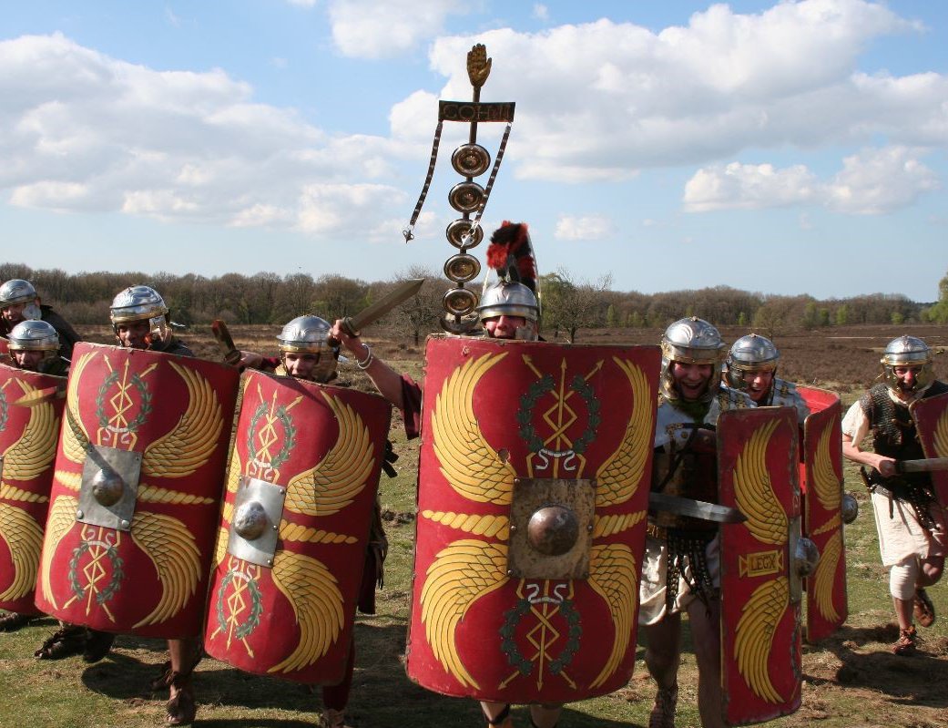 Romeins, klein festijn op het Molenaarsplein - Ermelosezaken.nl