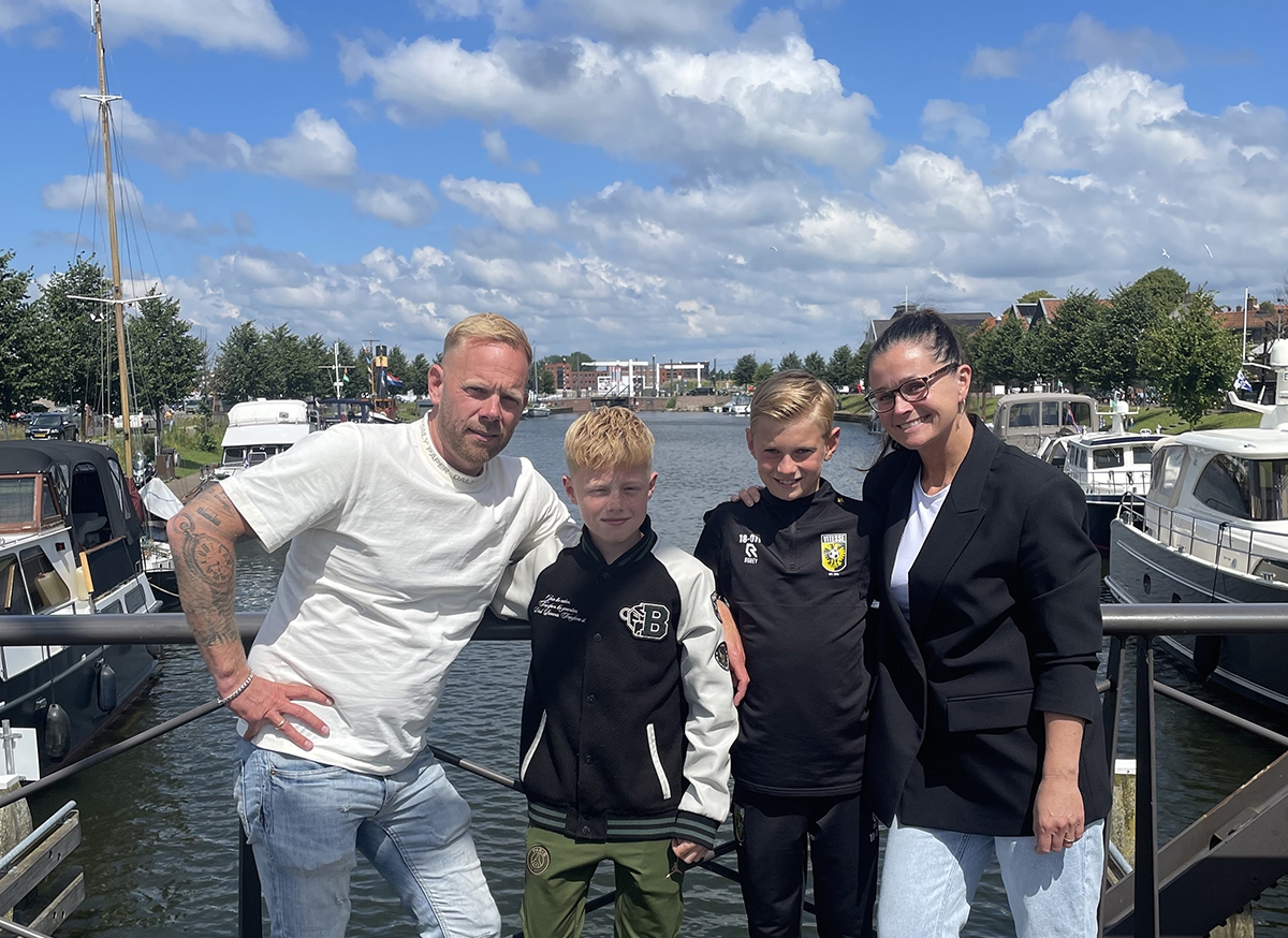 Voetbaltalenten Lars en Liam zijn vrienden, klasgenoten en mogelijk ...