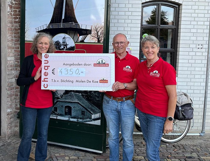Grote cheque voor Molen De Koe - Ermelosezaken.nl